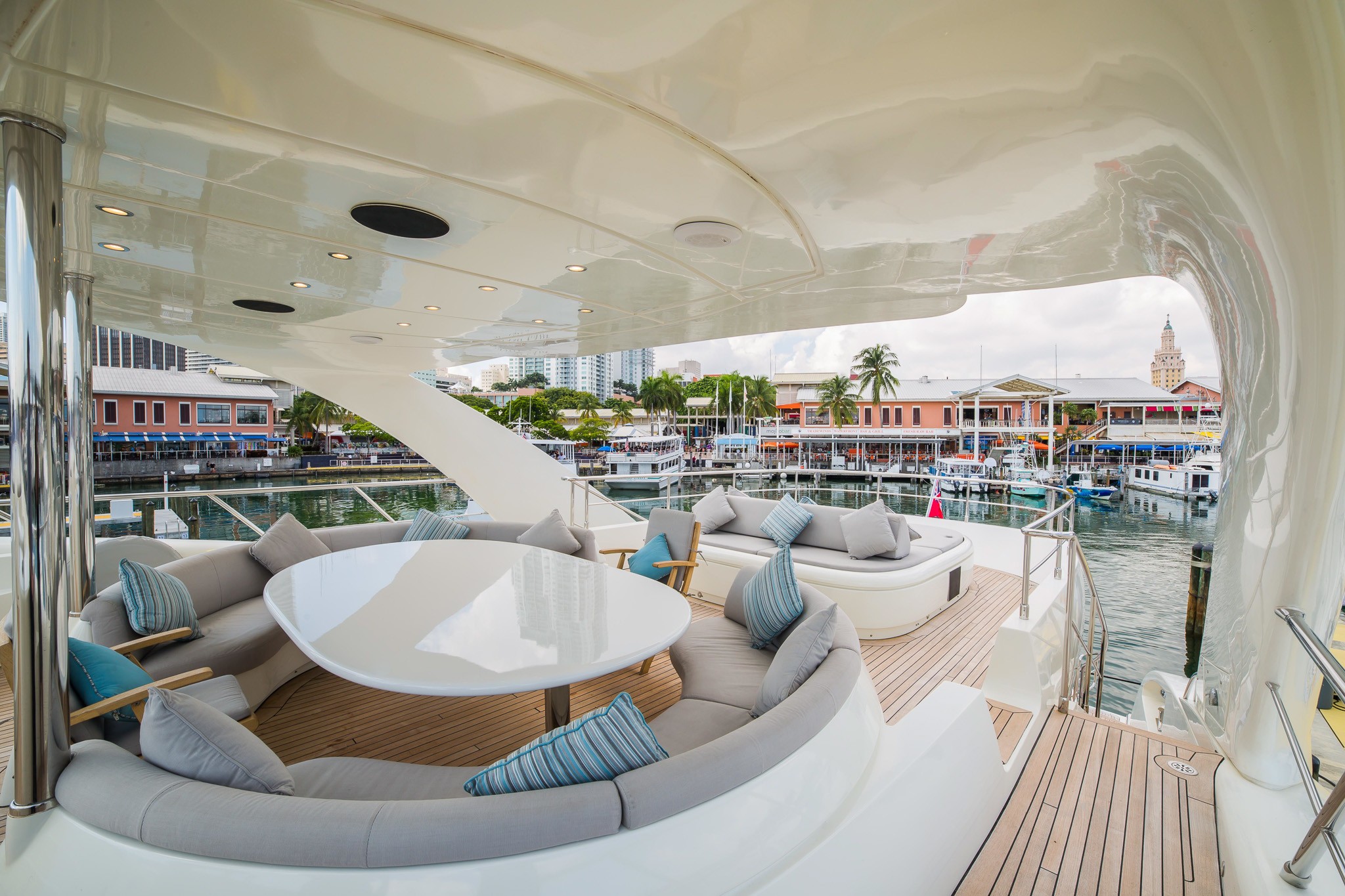 Yacht HAPPY HOUR, ISA | CHARTERWORLD Luxury Superyacht Charters